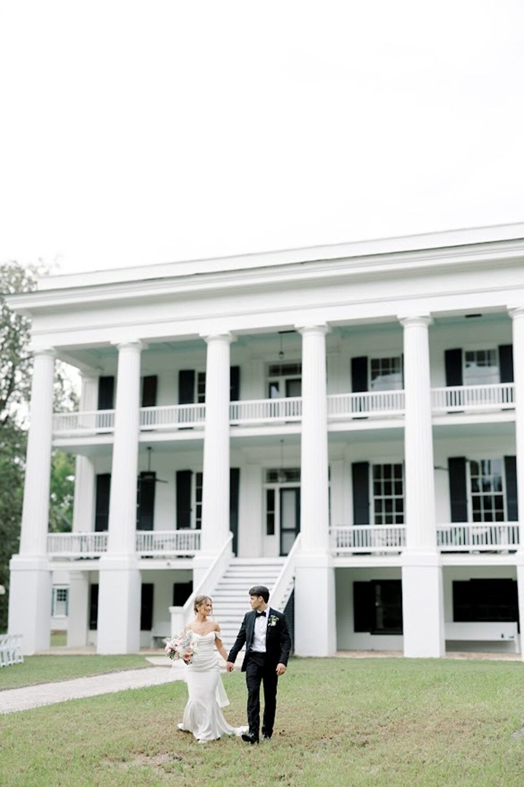 Stunning Spring Wavering Place Wedding